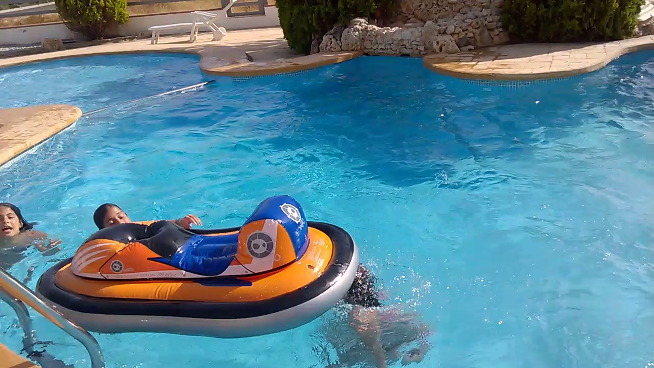 Reto en la piscina - YouTube