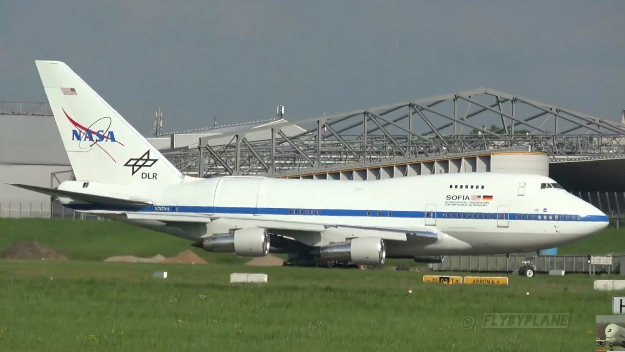 NASA Flying Telescope B747SP SOFIA @ Hamburg Airport - YouTube