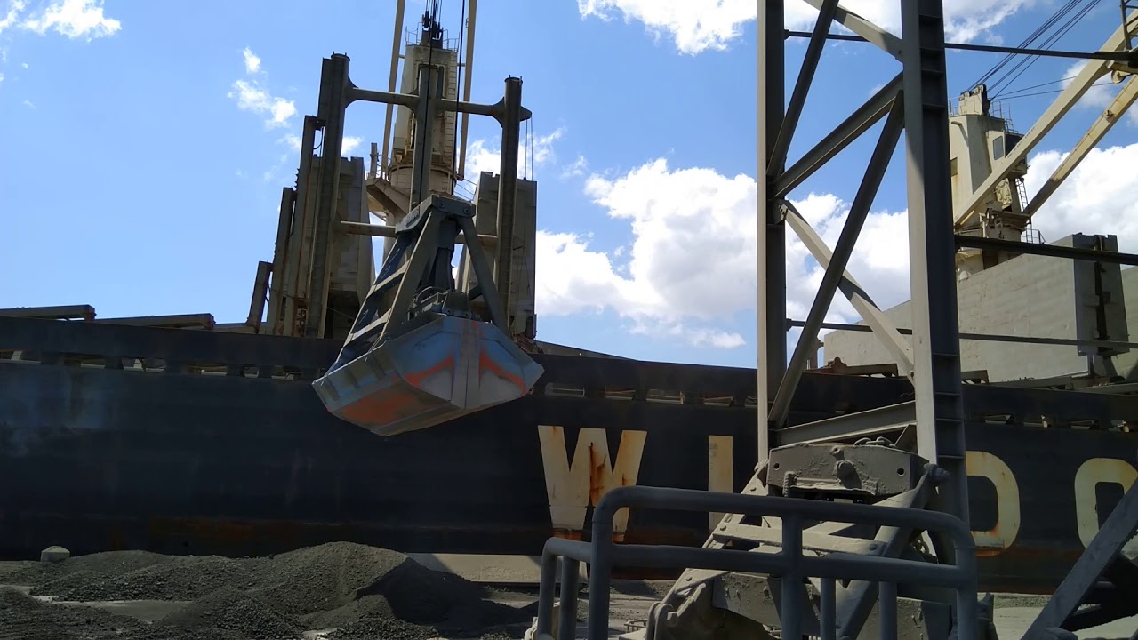 Loading and Unloading Clinker in the Port - YouTube