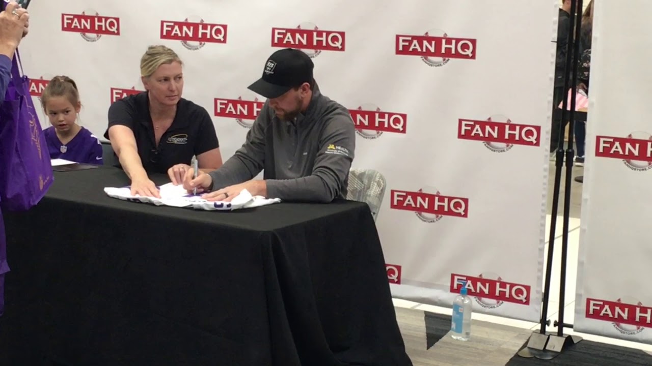 Vikings WR Adam Thielen Signing Autographs - iFolloSports.com - YouTube