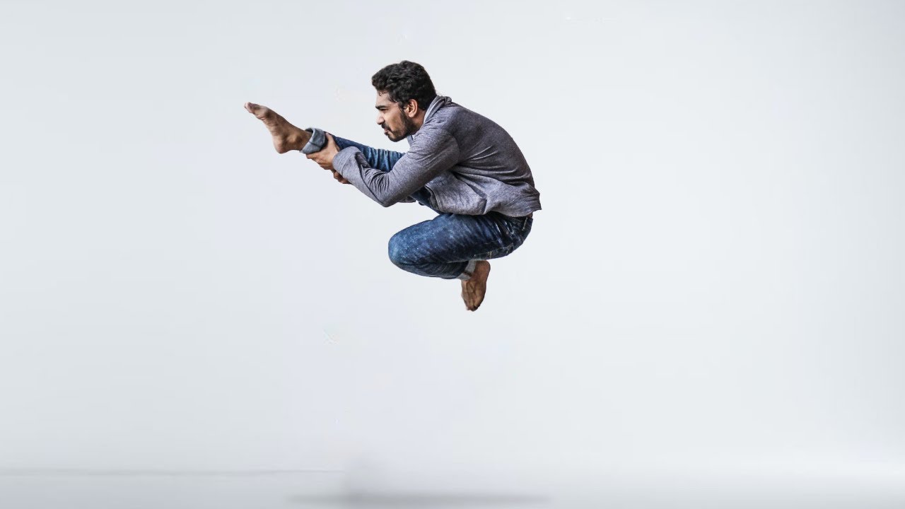 'Flying man was caught on camera' | NEWS IN A MINUTE - YouTube