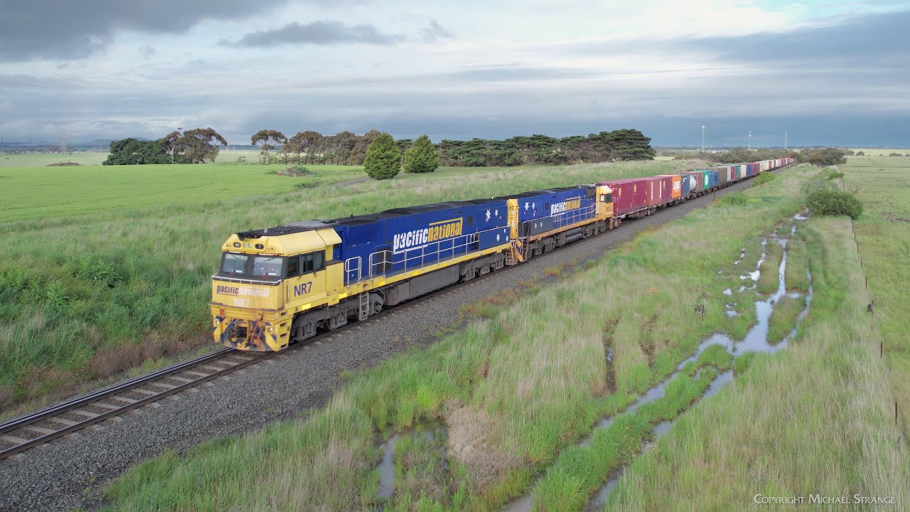 Pacific National 2MA5 Intermodal Container Freight Train (31/10/2022 ...