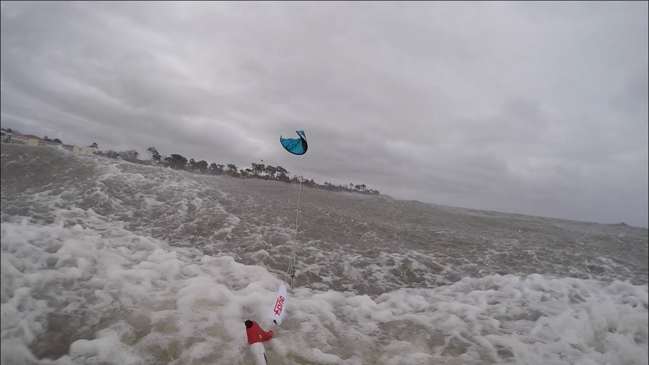 Kite crash - Rupture d'avant et oreille de l'aile déchirée - YouTube