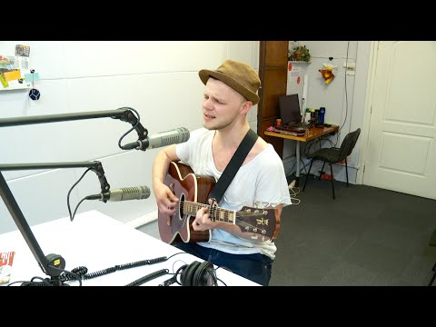 Akustiskie Vēlie rīti: kad dzied Klāvs Liepiņš, meitenes raud - YouTube