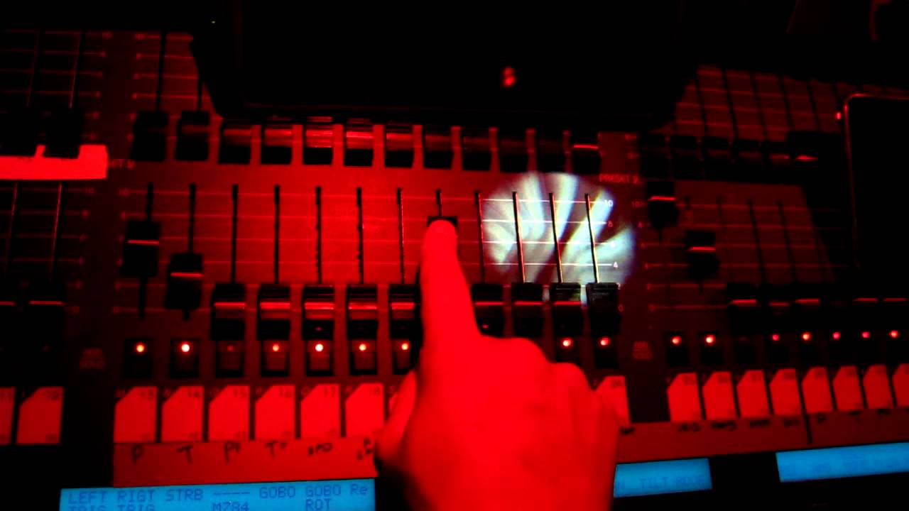 What lampies do during a boring gig - YouTube