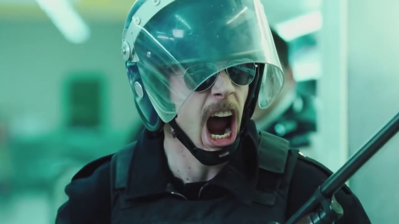 Hot Fuzz supermarket shootout scene dubbed with Half-life SFX - YouTube