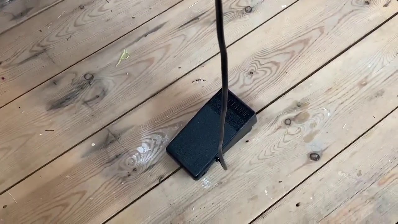 How To Start Sewing and Controlling The Speed of Your Sewing Machine ...