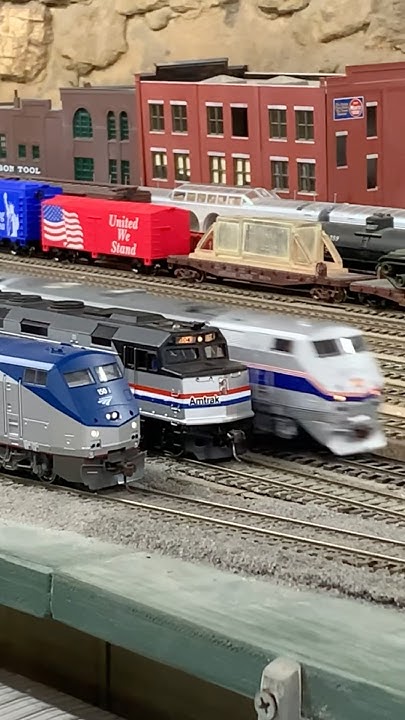 Amtrak trains meets #funrun #trains #fun #texas #hoscale #modeltrains #sanantonio #amre #ttm ...