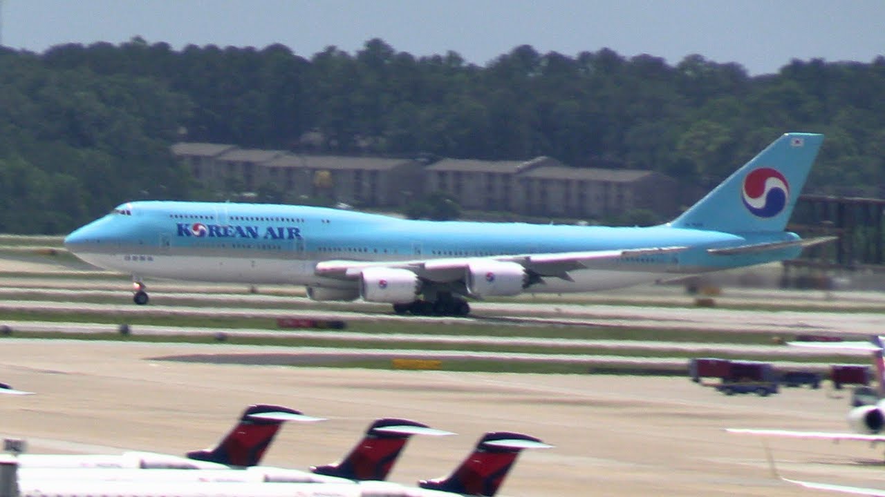 747 ACTION: Korea Air Boeing 747 Departs Atlanta Runway 9L - YouTube