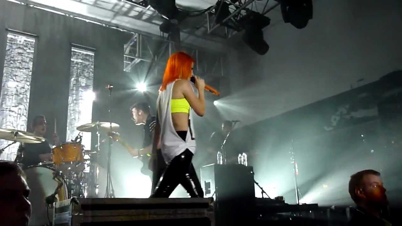 Paramore - Pressure live in Edinburgh 21/08/12 - YouTube