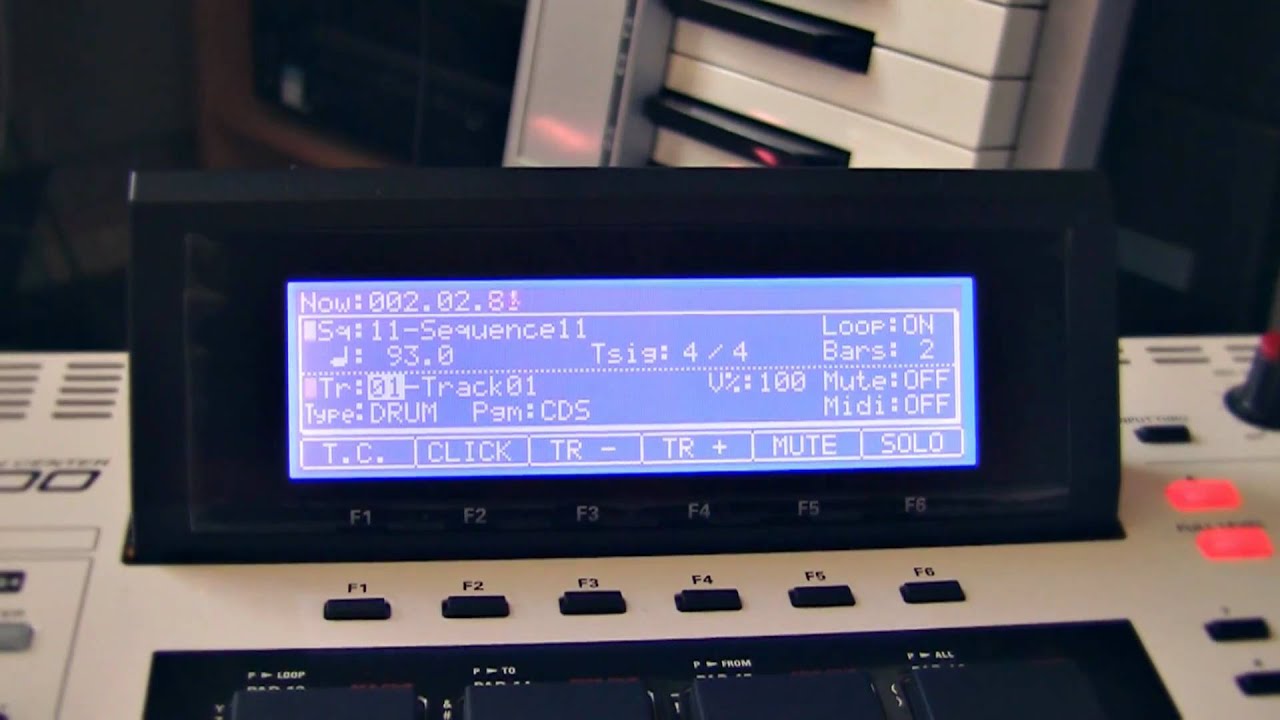 Akai MPC 2500 Special Edition - YouTube