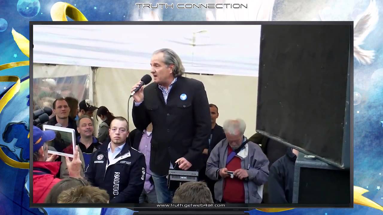 Andreas Popp - Ostermontag auf dem Potsdamer Platz in Berlin - YouTube