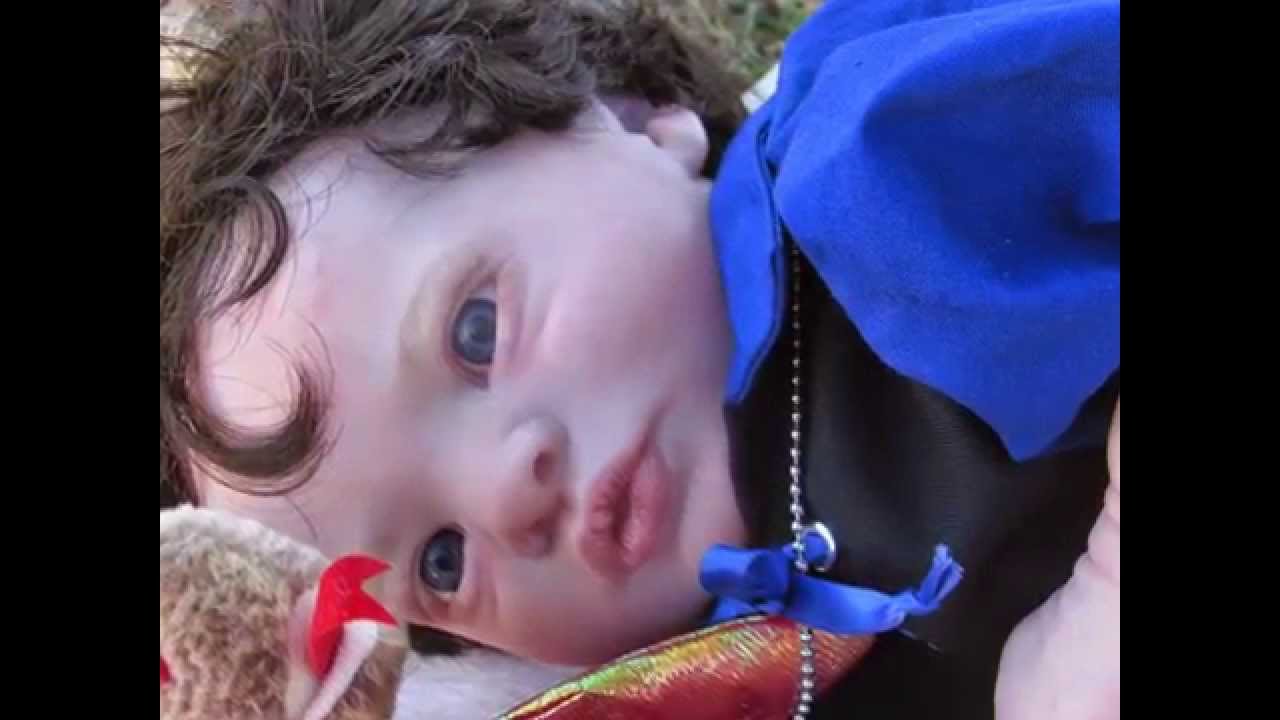 Baby Hobbit: Frodo - LE Presley Awake w/Amazing Extras! - YouTube