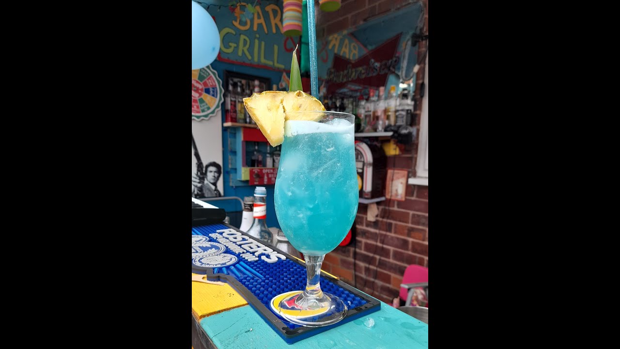 Blue cocktail coconut rum pineapple simple recipe - YouTube
