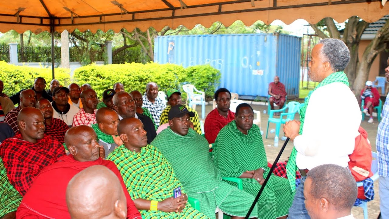 MHE. FRED LOWASSA AFANYA HAFLA FUPI YA KUWAPONGEZA WENYEVITI WA VIJIJI ...