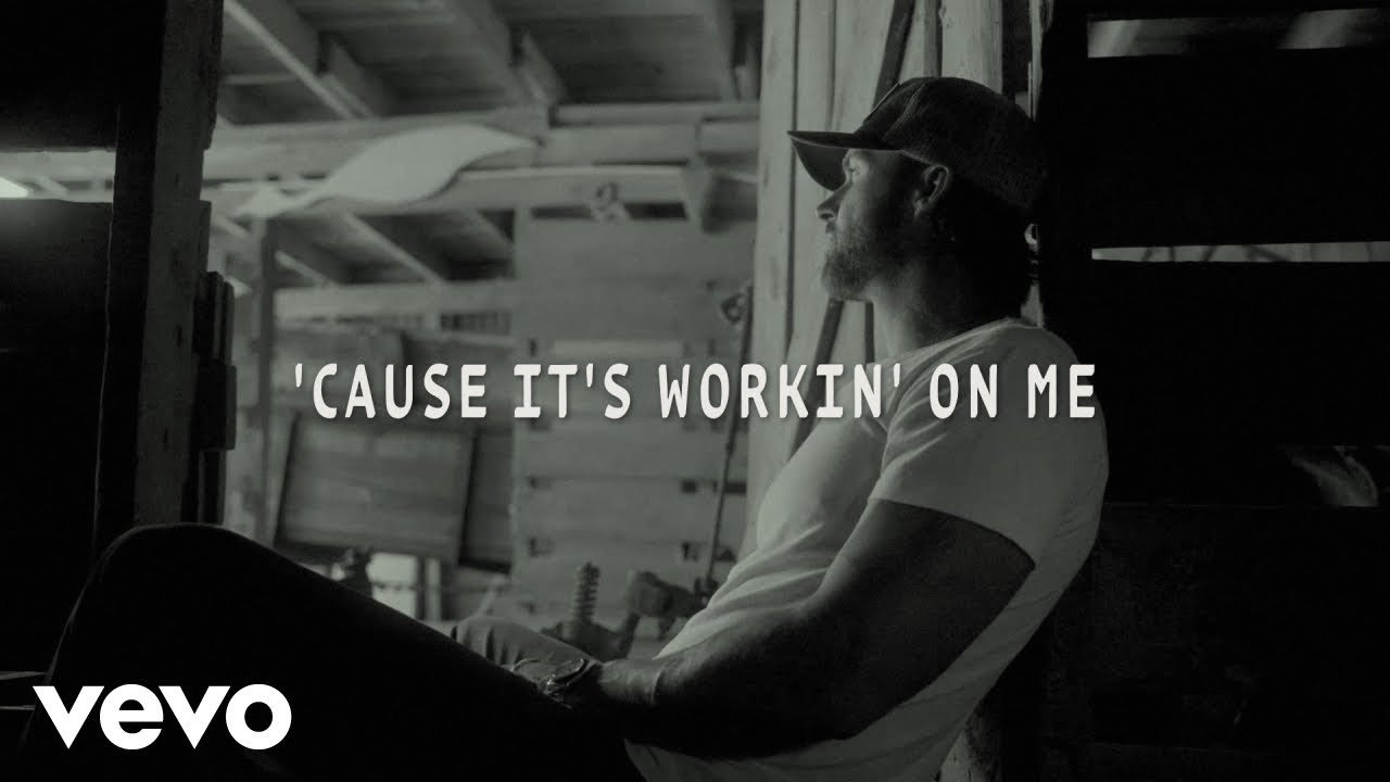 Riley Green - Workin' On Me (Lyric Video) - YouTube