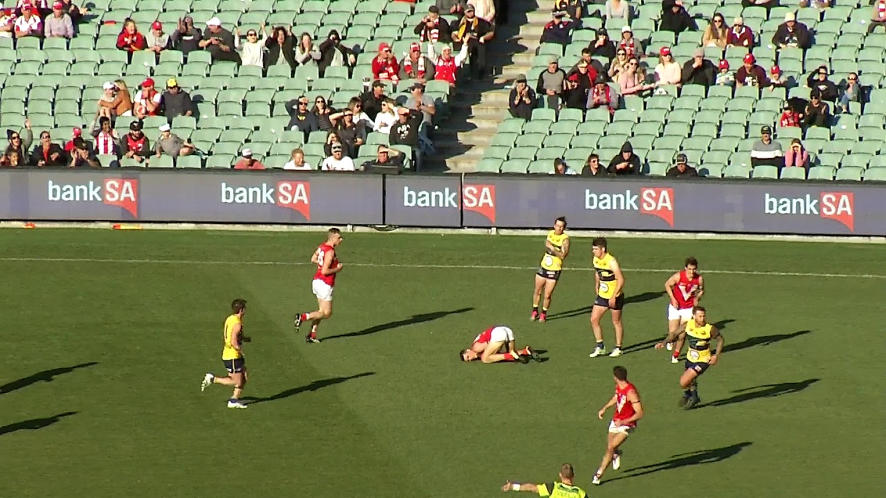 Connor Rozee (North) takes a hanger - Macca's League Preliminary Final ...
