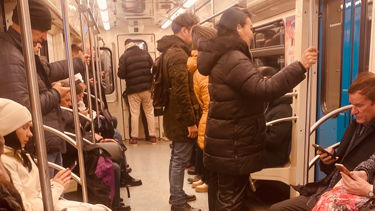 The beautiful Moscow metro 🚇 Walk Inside Moscow metro 🚇 (Russia ...