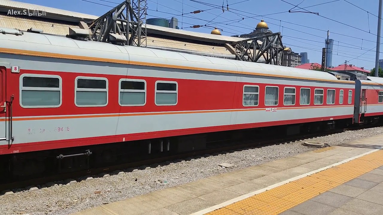 【铁路随拍(China Railway)】京局原色25G K886(兰州西～天津)抵达北京站准备办客换向 - YouTube