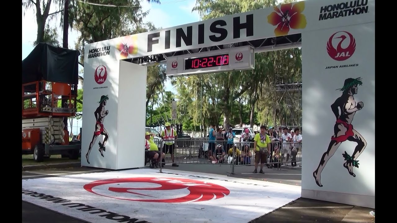 JAL Honolulu Marathon 2018 (4.5 mile, and Finish Line) - YouTube