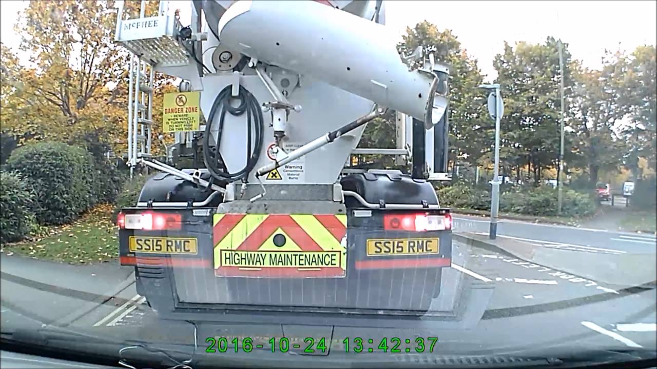 Idiot tarmac driver - YouTube