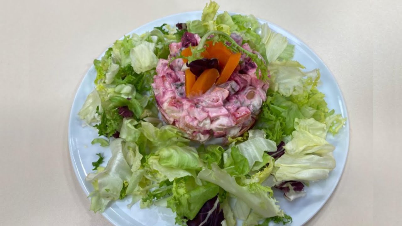 Gatime nga zonja Albana, Sallatë ruse me panxhar - YouTube