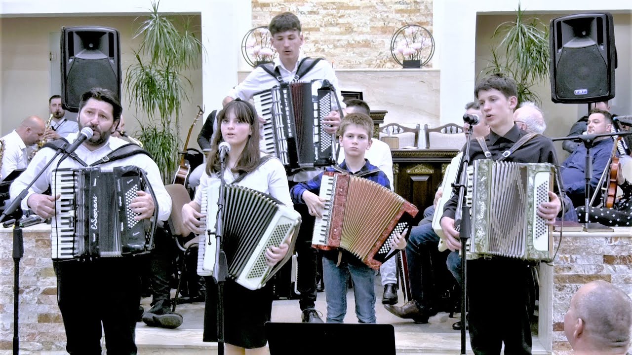 BRATCA-Bihor„ Întâlnirea cântăreților„ Fam. COHUȚ - YouTube