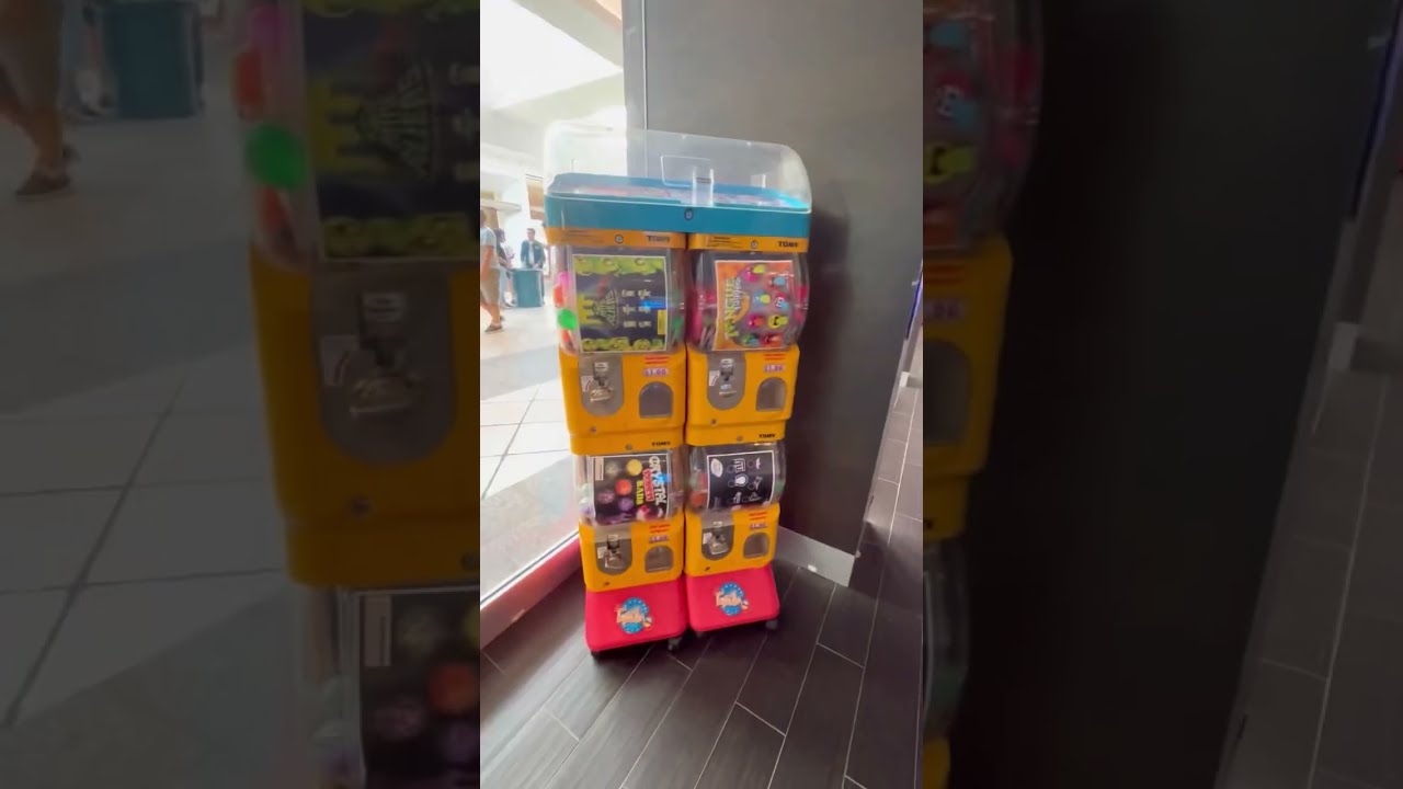 Day 1 Collecting ALL 32 NFL Keychains at the Vending Machine #shorts ...