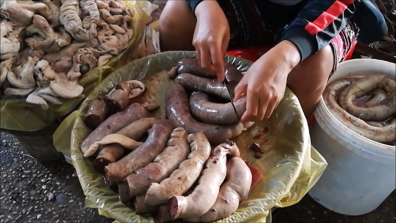 Asian food on thakhek laos market - Amazing food in laos street food ...