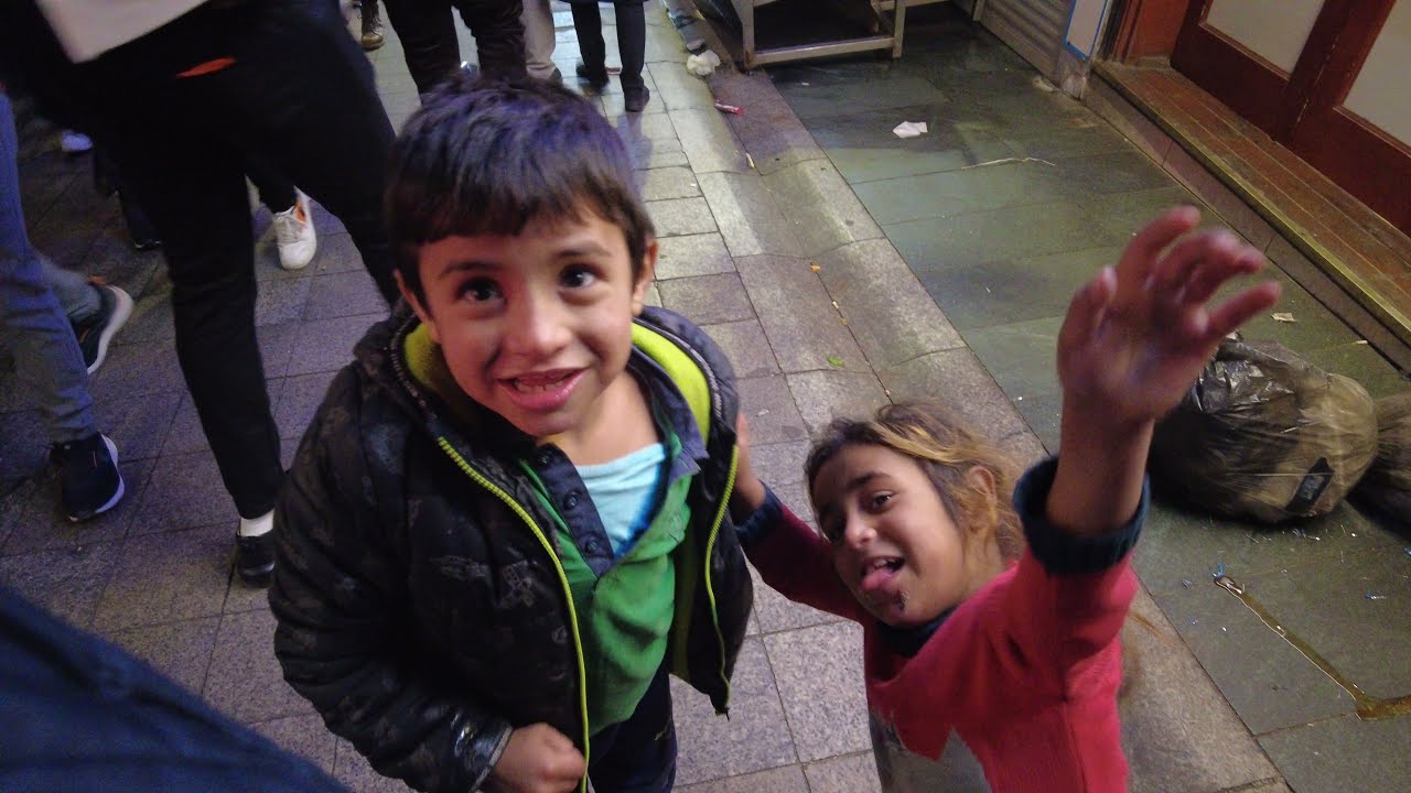 Sad to see poor gypsy kids late night | Gypsy kids at İstiklal Caddesi ...