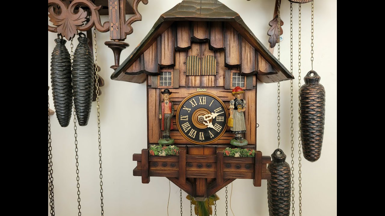 KUNER City Boy and Girlfriend Cuckoo Clock - YouTube