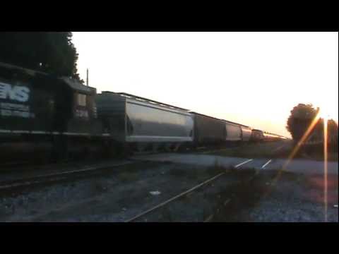 OLS NS 9253 leads 19K west through Westpoint - YouTube