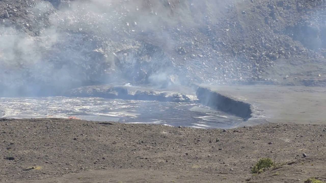 Volcano National Park 20OCT2016 - Lava Bubbling 02 - YouTube