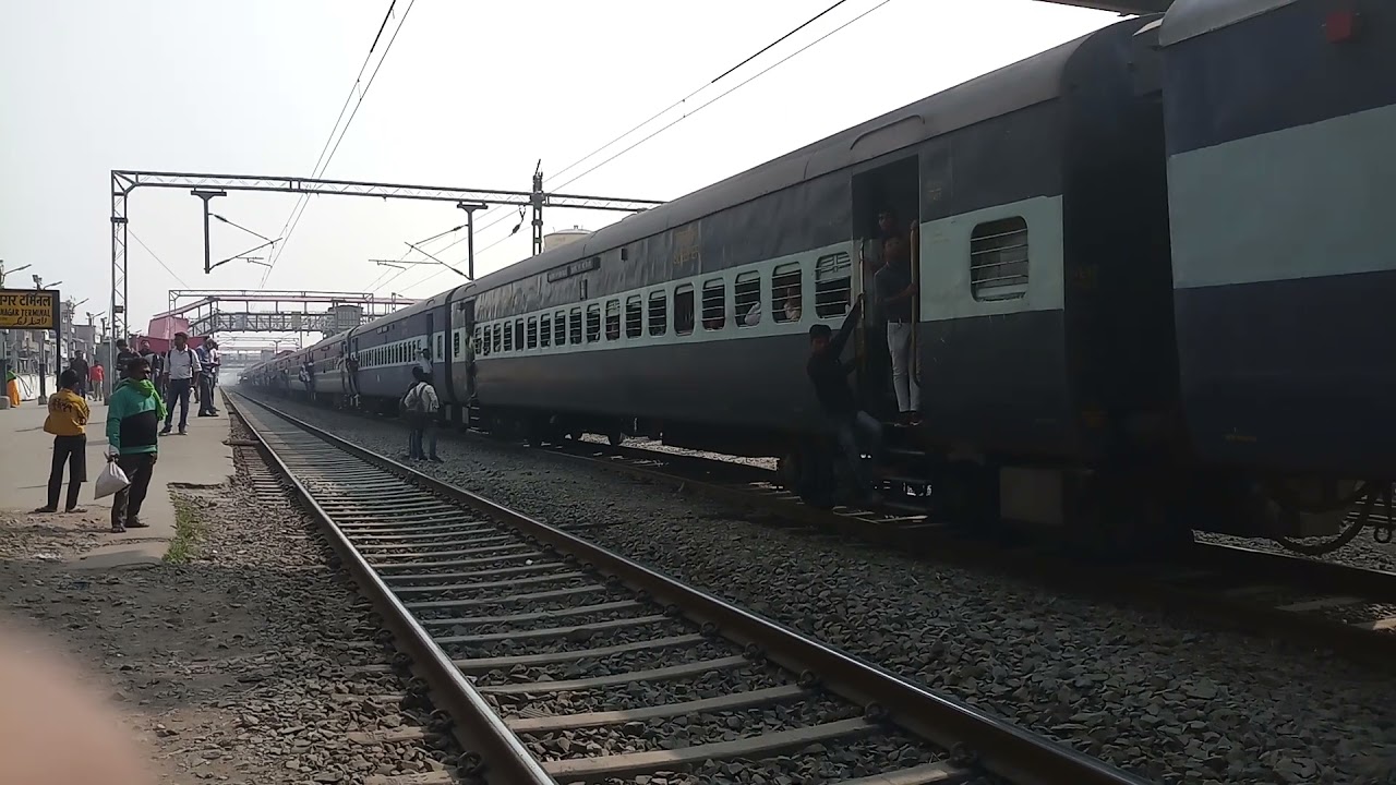 Shramjeevi Express | श्रमजीवी एक्सप्रेस departing #indianrailways # ...