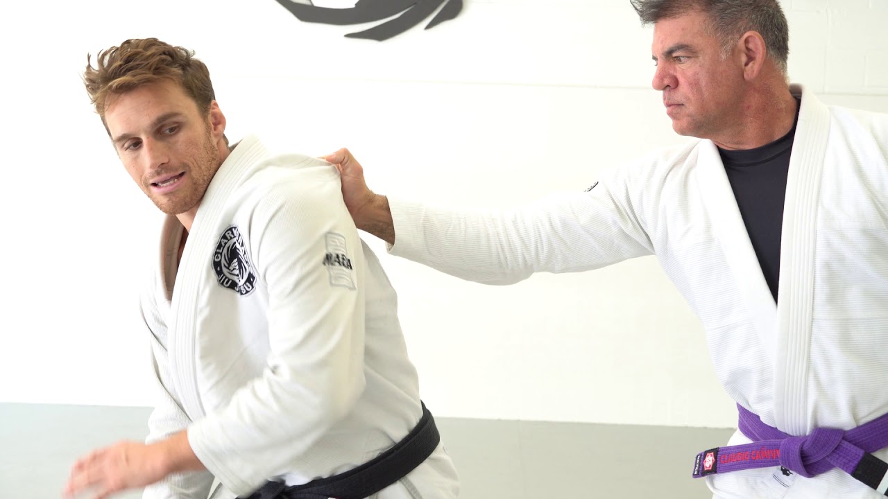 Shoulder Grab Defense - YouTube