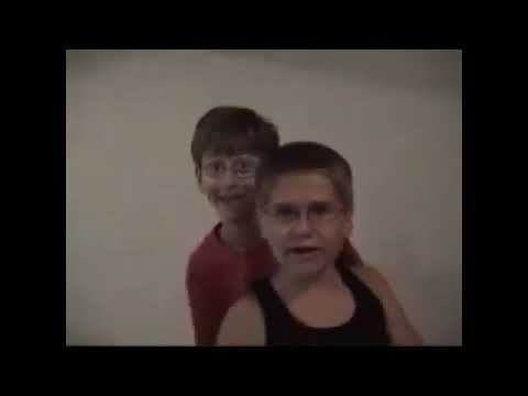Two weird kids dancing Riddim Dubstep - YouTube