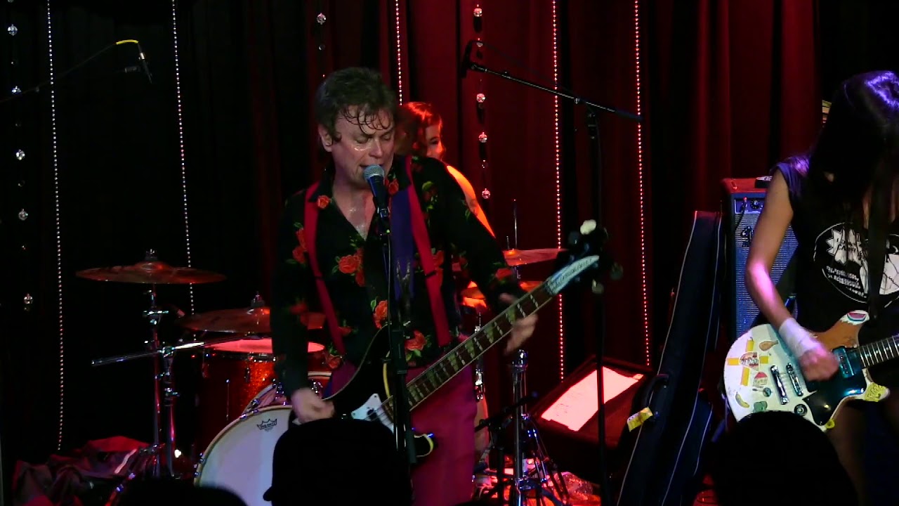 Duncan Reid and the Big Heads: Bombs Away - YouTube