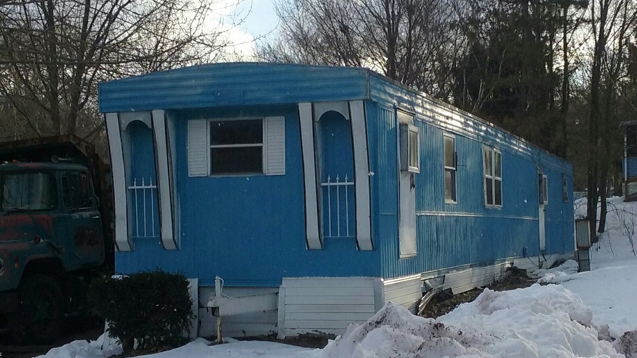 Abandoned mobile home - YouTube