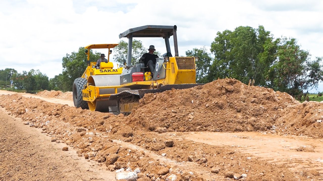 The Best Road Foundation Preparation Process With Heavy Bulldozer ...