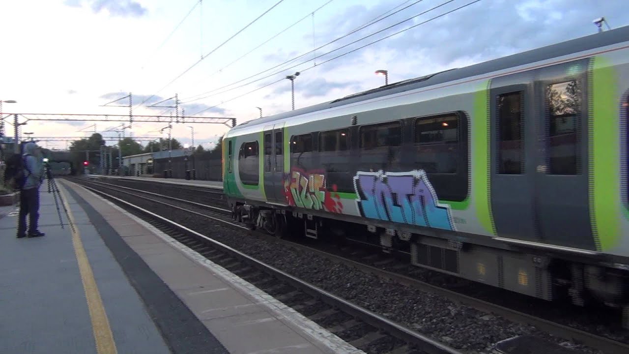 (HD) London Midland 350258 With Graffiti At Watford Junction - YouTube