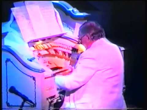 Bryan Rodwell at the Wurlitzer 1 - YouTube