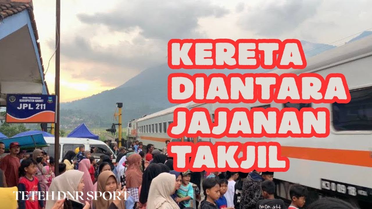 Kereta Api diantara Jajanan Takjil - YouTube