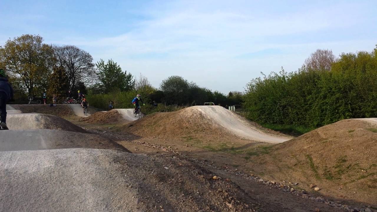 Jasondc55 at Solihull pump track clean 3 doubles. - YouTube