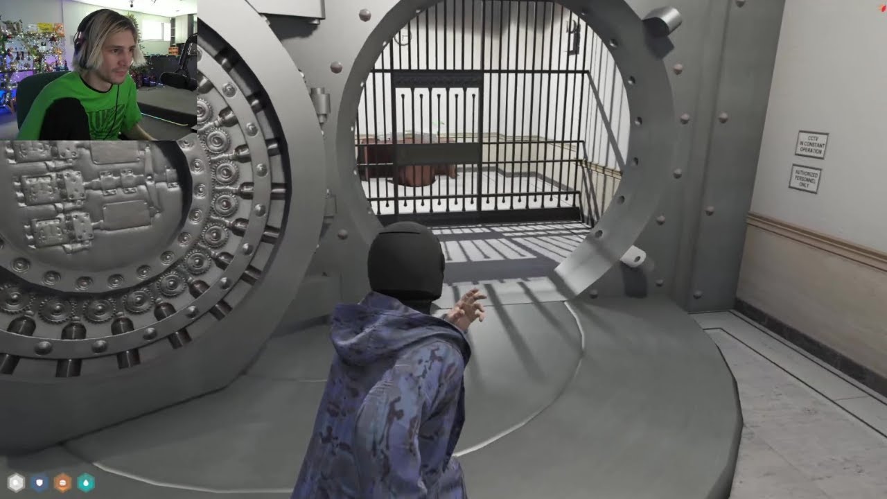 xQc Sees The Inside of The Bank Vault For The First Time - YouTube