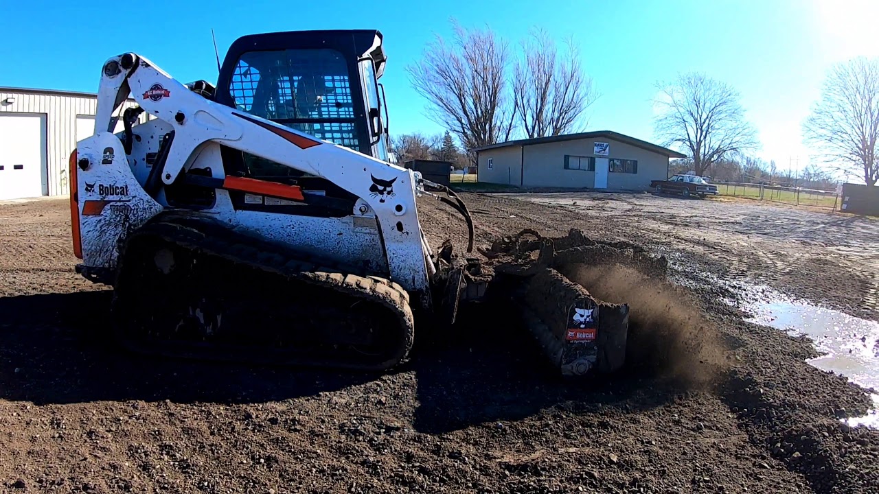Bobcat Soil Conditioner leveling gravel !!! - YouTube
