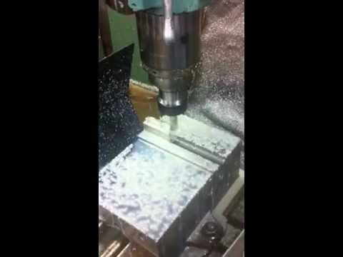 Cnc knee mill running mach3 - YouTube