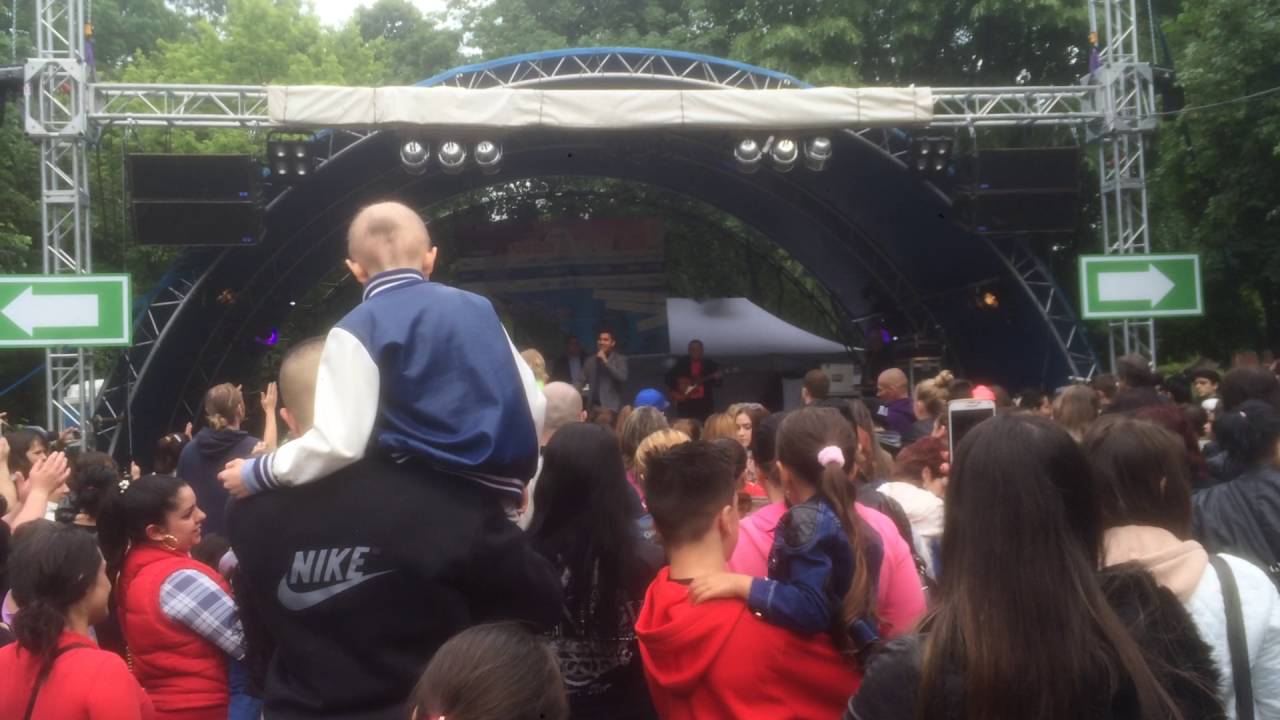 Kis grófo No roxa áj koncert Pünködsi Sokadalom - YouTube