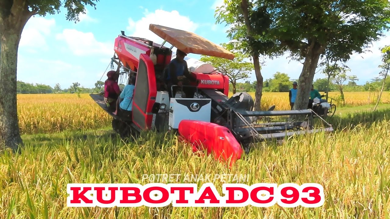 COMBINE HARVESTER KUBOTA DC 93 - YouTube