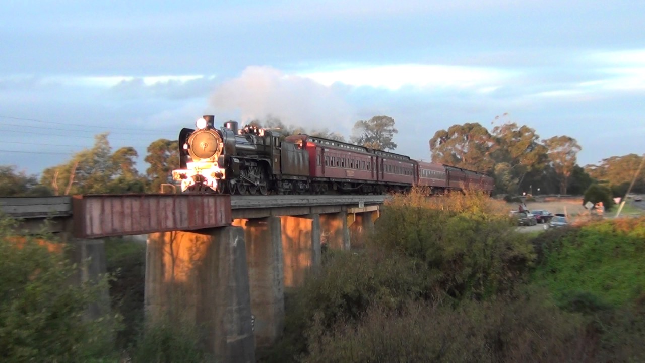 A2 986 @ Bunyip river bridge , on her way home - YouTube
