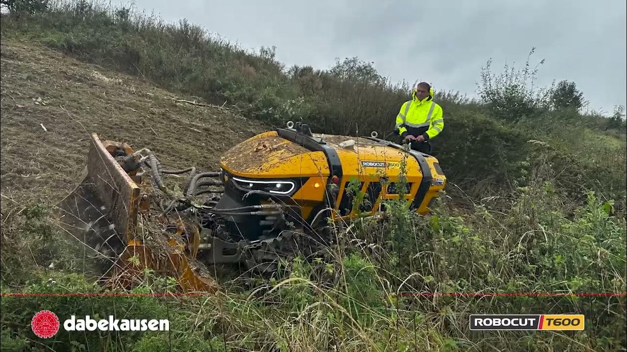 McConnel Robocut T600 Predator bosbouw maairotor - YouTube